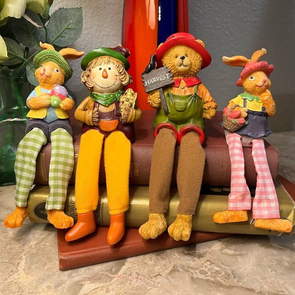 unbranded | Holiday | Lot Of 4 Resin Shelf Sitting Bunny Rabbit Bear ...